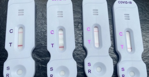 Bán một bộ kit test nhanh Covid-19, dân buôn lãi cả trăm nghìn đồng