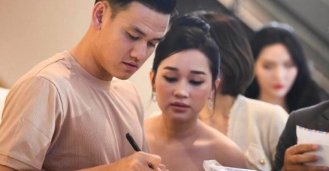 Hé lộ số tiền Hồ Tấn Tài mừng cưới Đoàn Văn Hậu