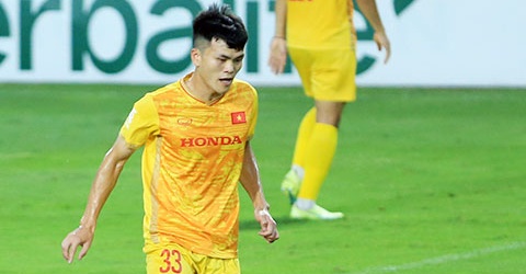 Hậu vệ Bùi Văn Đức (HL Hà Tĩnh): Từ cầu thủ vô danh đến hậu vệ biên hàng đầu V.League
