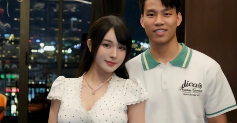 Văn Thanh tặng iPhone 17 Pro Max cho bạn gái hot girl