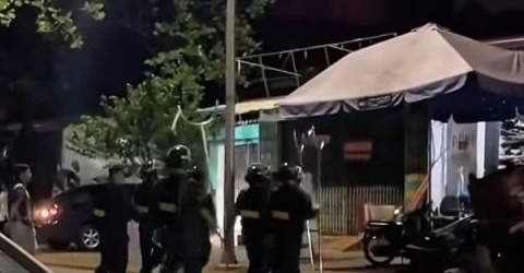 “Ngáo đá” đập phá, dùng hung khí tấn công lực lượng công an
