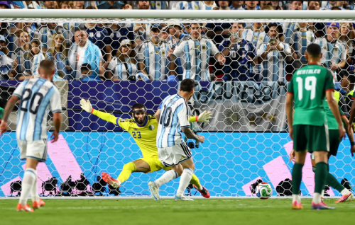 20 năm, 6 World Cup và chuỗi 16 bàn thắng của Lionel Messi bất tử